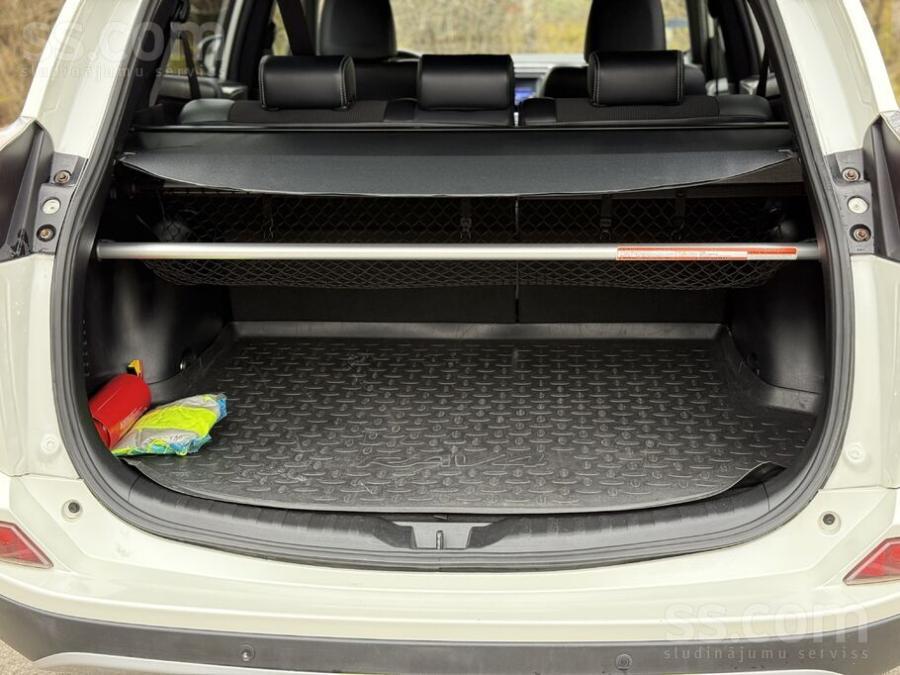White Toyota RAV4 2016 in Riga, with an engine capacity of 2.00 L and mileage of 0 thousand km for 11690 €, photo 17 on AUTOMOTO.COM.LV