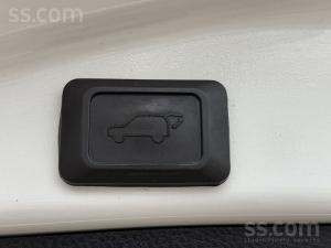 White Toyota RAV4 2016 in Riga, with an engine capacity of 2.00 L and mileage of 0 thousand km for 11690 €, photo 18 on AUTOMOTO.COM.LV