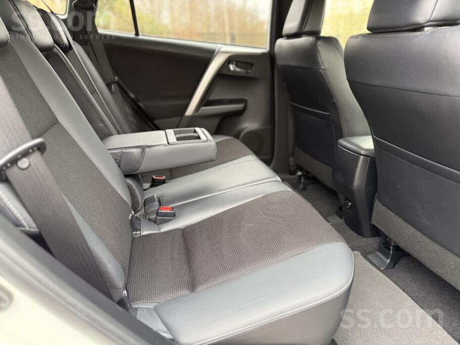 White Toyota RAV4 2016 in Riga, with an engine capacity of 2.00 L and mileage of 0 thousand km for 11690 €, photo 19 on AUTOMOTO.COM.LV