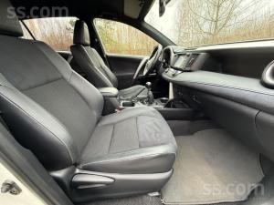White Toyota RAV4 2016 in Riga, with an engine capacity of 2.00 L and mileage of 0 thousand km for 11690 €, photo 22 on AUTOMOTO.COM.LV