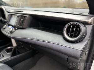 White Toyota RAV4 2016 in Riga, with an engine capacity of 2.00 L and mileage of 0 thousand km for 11690 €, photo 28 on AUTOMOTO.COM.LV