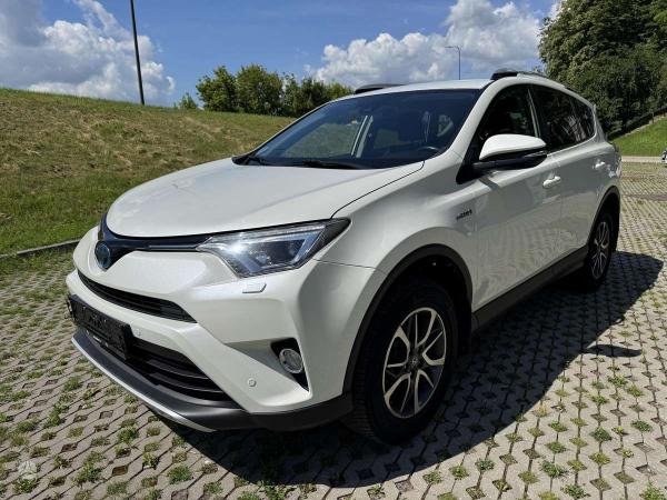White Toyota RAV4 2016 in Kaunas, with an engine capacity of 2.49 L and mileage of 192 thousand km for 16950 €, photo 2 on AUTOMOTO.COM.LV