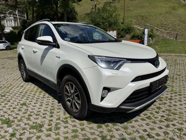 White Toyota RAV4 2016 in Kaunas, with an engine capacity of 2.49 L and mileage of 192 thousand km for 16950 €, photo 4 on AUTOMOTO.COM.LV