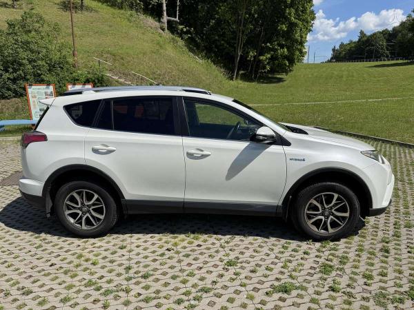 White Toyota RAV4 2016 in Kaunas, with an engine capacity of 2.49 L and mileage of 192 thousand km for 16950 €, photo 5 on AUTOMOTO.COM.LV