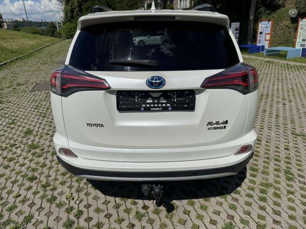 White Toyota RAV4 2016 in Kaunas, with an engine capacity of 2.49 L and mileage of 192 thousand km for 16950 €, photo 7 on AUTOMOTO.COM.LV