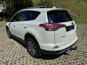 White Toyota RAV4 2016 in Kaunas, with an engine capacity of 2.49 L and mileage of 192 thousand km for 16950 €, photo 9 on AUTOMOTO.COM.LV