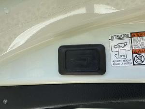 White Toyota RAV4 2016 in Kaunas, with an engine capacity of 2.49 L and mileage of 192 thousand km for 16950 €, photo 11 on AUTOMOTO.COM.LV