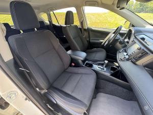White Toyota RAV4 2016 in Kaunas, with an engine capacity of 2.49 L and mileage of 192 thousand km for 16950 €, photo 16 on AUTOMOTO.COM.LV