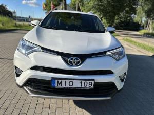 White Toyota RAV4 2016 in Utena, with an engine capacity of 0.00 L and mileage of 240 thousand km for 10950 €, photo 6 on AUTOMOTO.COM.LV