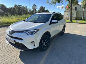 White Toyota RAV4 2016 in Utena, with an engine capacity of 0.00 L and mileage of 240 thousand km for 10950 €, photo 7 on AUTOMOTO.COM.LV