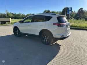 White Toyota RAV4 2016 in Utena, with an engine capacity of 0.00 L and mileage of 240 thousand km for 10950 €, photo 10 on AUTOMOTO.COM.LV