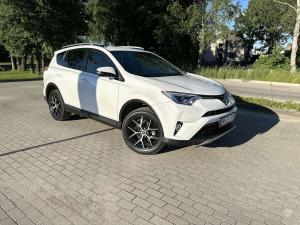 White Toyota RAV4 2016 in Utena, with an engine capacity of 0.00 L and mileage of 240 thousand km for 10950 €, photo 11 on AUTOMOTO.COM.LV