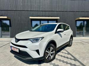 Balts Toyota RAV4 2016 Šauļi, ar dzinēja tilpumu 2.00 L un nobraukumu 191 tūkst. km par 11950 €, foto 4 vietnē AUTOMOTO.COM.LV