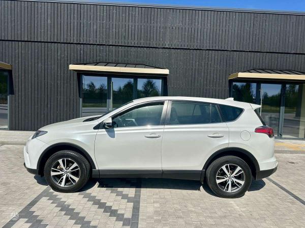 Balts Toyota RAV4 2016 Šauļi, ar dzinēja tilpumu 2.00 L un nobraukumu 191 tūkst. km par 11950 €, foto 4 vietnē AUTOMOTO.COM.LV