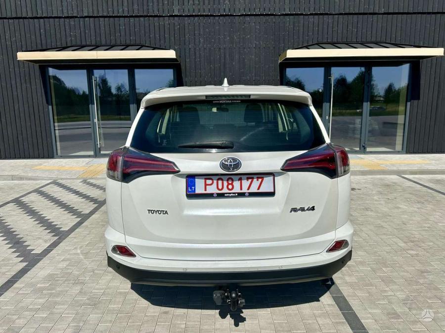 Balts Toyota RAV4 2016 Šauļi, ar dzinēja tilpumu 2.00 L un nobraukumu 191 tūkst. km par 11950 €, foto 8 vietnē AUTOMOTO.COM.LV