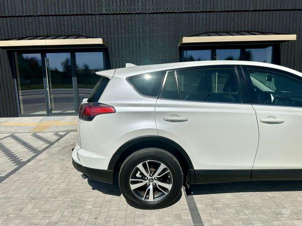 Balts Toyota RAV4 2016 Šauļi, ar dzinēja tilpumu 2.00 L un nobraukumu 191 tūkst. km par 11950 €, foto 9 vietnē AUTOMOTO.COM.LV