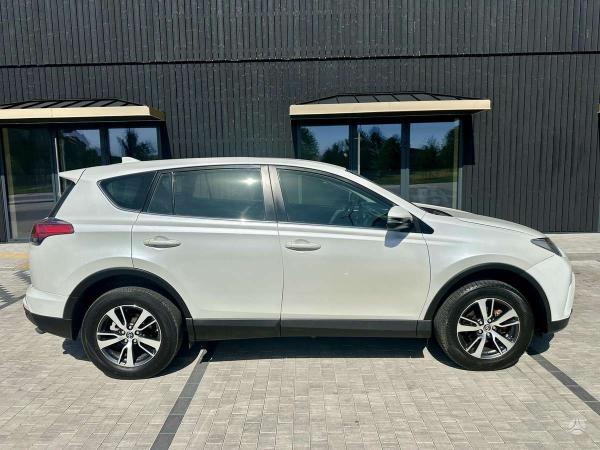 Balts Toyota RAV4 2016 Šauļi, ar dzinēja tilpumu 2.00 L un nobraukumu 191 tūkst. km par 11950 €, foto 10 vietnē AUTOMOTO.COM.LV