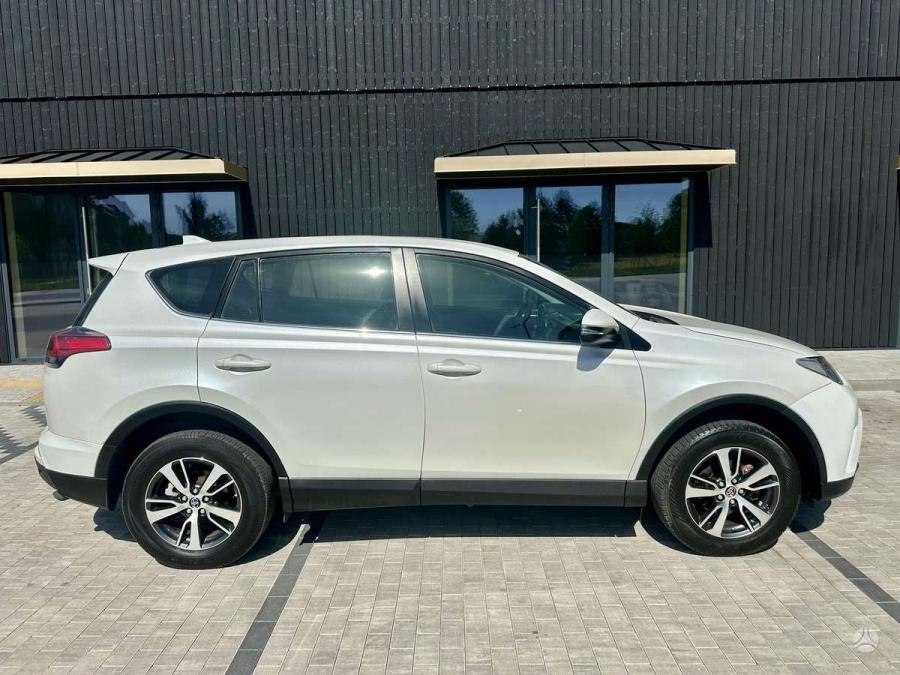 Balts Toyota RAV4 2016 Šauļi, ar dzinēja tilpumu 2.00 L un nobraukumu 191 tūkst. km par 11950 €, foto 11 vietnē AUTOMOTO.COM.LV