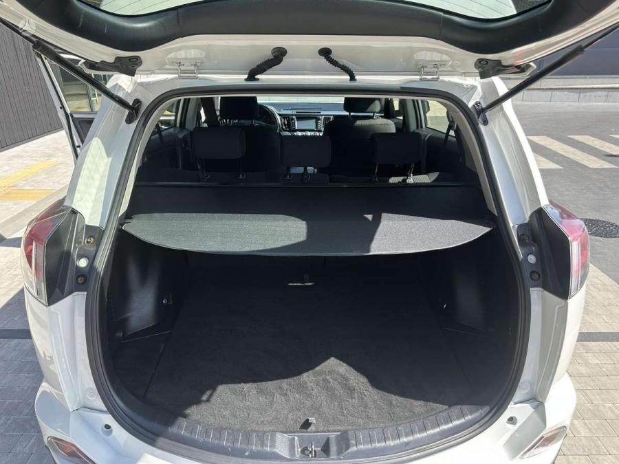 Balts Toyota RAV4 2016 Šauļi, ar dzinēja tilpumu 2.00 L un nobraukumu 191 tūkst. km par 11950 €, foto 15 vietnē AUTOMOTO.COM.LV