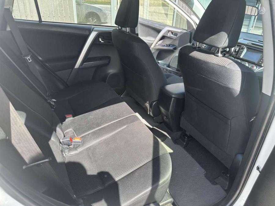 Balts Toyota RAV4 2016 Šauļi, ar dzinēja tilpumu 2.00 L un nobraukumu 191 tūkst. km par 11950 €, foto 16 vietnē AUTOMOTO.COM.LV