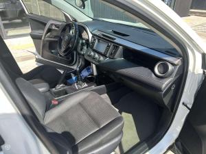 Balts Toyota RAV4 2016 Šauļi, ar dzinēja tilpumu 2.00 L un nobraukumu 191 tūkst. km par 11950 €, foto 17 vietnē AUTOMOTO.COM.LV