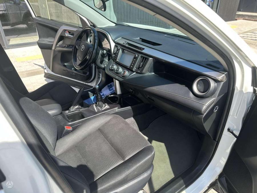 Balts Toyota RAV4 2016 Šauļi, ar dzinēja tilpumu 2.00 L un nobraukumu 191 tūkst. km par 11950 €, foto 17 vietnē AUTOMOTO.COM.LV