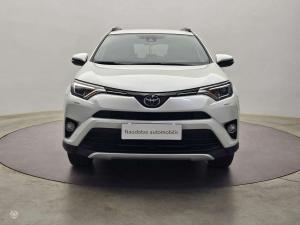 White Toyota RAV4 2016 in Panevezys, with an engine capacity of 1.99 L and mileage of 215 thousand km for 13990 €, photo 3 on AUTOMOTO.COM.LV