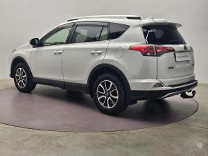 White Toyota RAV4 2016 in Panevezys, with an engine capacity of 1.99 L and mileage of 215 thousand km for 13990 €, photo 7 on AUTOMOTO.COM.LV