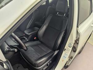 White Toyota RAV4 2016 in Panevezys, with an engine capacity of 1.99 L and mileage of 215 thousand km for 13990 €, photo 14 on AUTOMOTO.COM.LV