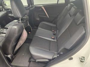 White Toyota RAV4 2016 in Panevezys, with an engine capacity of 1.99 L and mileage of 215 thousand km for 13990 €, photo 15 on AUTOMOTO.COM.LV