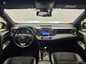 White Toyota RAV4 2016 in Panevezys, with an engine capacity of 1.99 L and mileage of 215 thousand km for 13990 €, photo 21 on AUTOMOTO.COM.LV