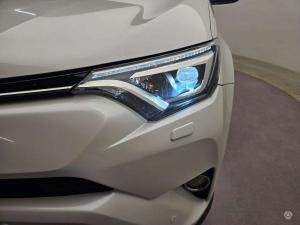 White Toyota RAV4 2016 in Panevezys, with an engine capacity of 1.99 L and mileage of 215 thousand km for 13990 €, photo 39 on AUTOMOTO.COM.LV