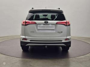 White Toyota RAV4 2016 in Panevezys, with an engine capacity of 1.99 L and mileage of 215 thousand km for 13990 €, photo 40 on AUTOMOTO.COM.LV