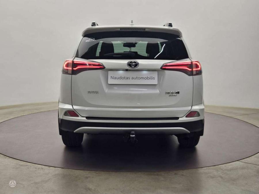 White Toyota RAV4 2016 in Panevezys, with an engine capacity of 1.99 L and mileage of 215 thousand km for 13990 €, photo 40 on AUTOMOTO.COM.LV