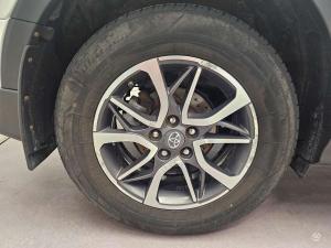 White Toyota RAV4 2016 in Panevezys, with an engine capacity of 1.99 L and mileage of 215 thousand km for 13990 €, photo 42 on AUTOMOTO.COM.LV