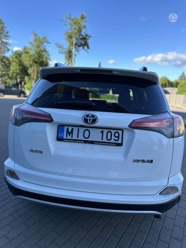 Balts Toyota RAV4 2016 Utena, ar dzinēja tilpumu 0.00 L un nobraukumu 240 tūkst. km par 10900 €, foto 5 vietnē AUTOMOTO.COM.LV
