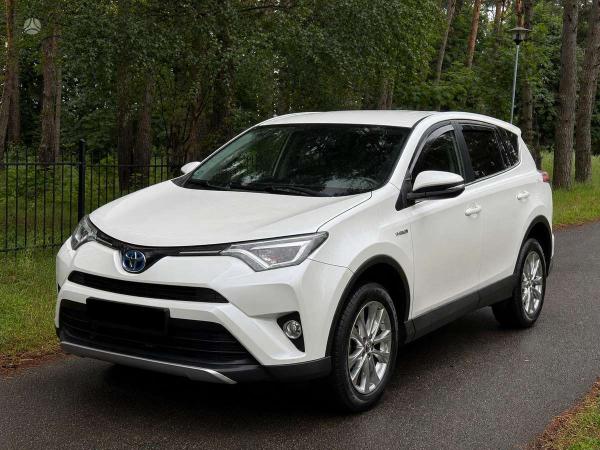 White Toyota RAV4 2016 in Vilnius, with an engine capacity of 2.49 L and mileage of 192 thousand km for 17700 €, photo 1 on AUTOMOTO.COM.LV