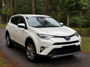 White Toyota RAV4 2016 in Vilnius, with an engine capacity of 2.49 L and mileage of 192 thousand km for 17700 €, photo 4 on AUTOMOTO.COM.LV