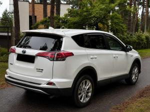 White Toyota RAV4 2016 in Vilnius, with an engine capacity of 2.49 L and mileage of 192 thousand km for 17700 €, photo 6 on AUTOMOTO.COM.LV