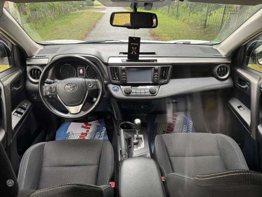 White Toyota RAV4 2016 in Vilnius, with an engine capacity of 2.49 L and mileage of 192 thousand km for 17700 €, photo 15 on AUTOMOTO.COM.LV