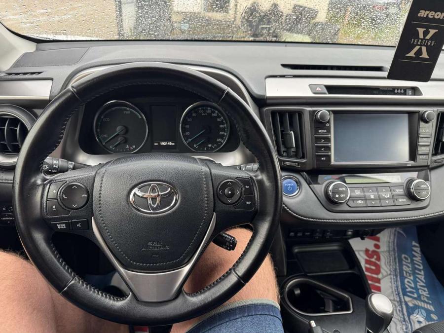 White Toyota RAV4 2016 in Vilnius, with an engine capacity of 2.49 L and mileage of 192 thousand km for 17700 €, photo 16 on AUTOMOTO.COM.LV