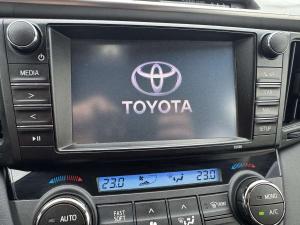 White Toyota RAV4 2016 in Vilnius, with an engine capacity of 2.49 L and mileage of 192 thousand km for 17700 €, photo 18 on AUTOMOTO.COM.LV