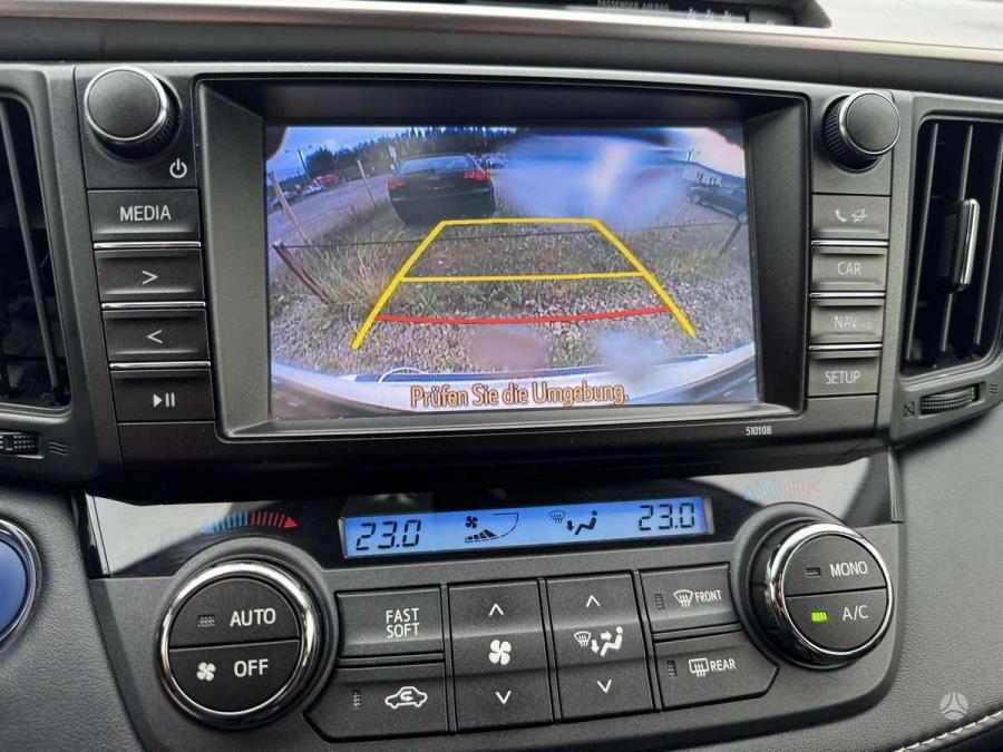 White Toyota RAV4 2016 in Vilnius, with an engine capacity of 2.49 L and mileage of 192 thousand km for 17700 €, photo 23 on AUTOMOTO.COM.LV