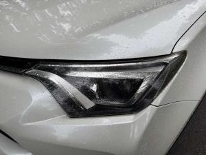 White Toyota RAV4 2016 in Vilnius, with an engine capacity of 2.49 L and mileage of 192 thousand km for 17700 €, photo 25 on AUTOMOTO.COM.LV