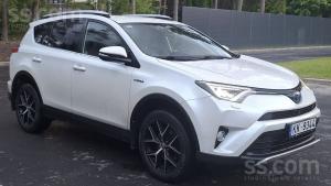 Balts Toyota RAV4 2016 Rīga, ar dzinēja tilpumu 2.50 L un nobraukumu 460 tūkst. km par 9000 €, foto  vietnē AUTOMOTO.COM.LV