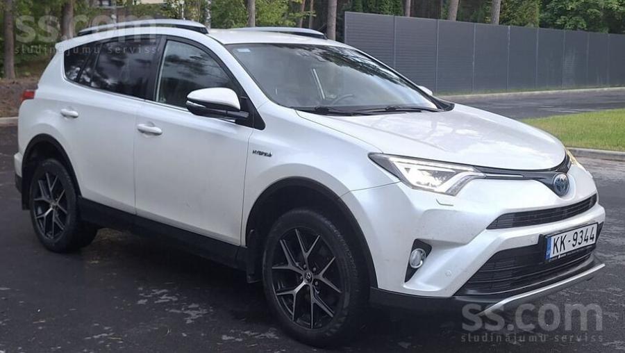 Balts Toyota RAV4 2016 Rīga, ar dzinēja tilpumu 2.50 L un nobraukumu 460 tūkst. km par 9000 €, foto 1 vietnē AUTOMOTO.COM.LV