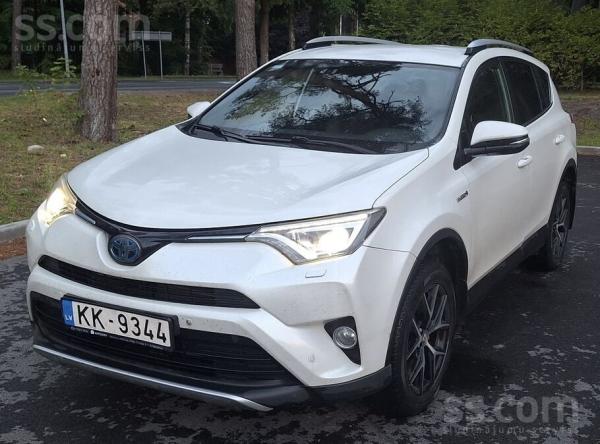 Balts Toyota RAV4 2016 Rīga, ar dzinēja tilpumu 2.50 L un nobraukumu 460 tūkst. km par 9000 €, foto 2 vietnē AUTOMOTO.COM.LV