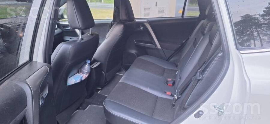 Balts Toyota RAV4 2016 Rīga, ar dzinēja tilpumu 2.50 L un nobraukumu 460 tūkst. km par 9000 €, foto 5 vietnē AUTOMOTO.COM.LV