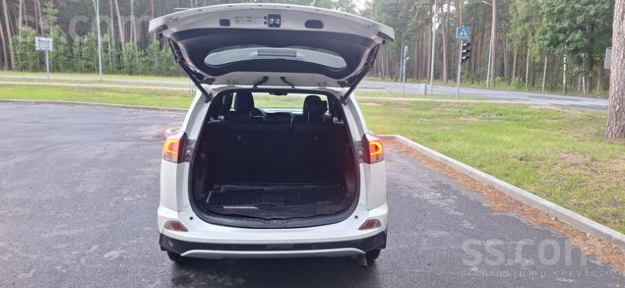 Balts Toyota RAV4 2016 Rīga, ar dzinēja tilpumu 2.50 L un nobraukumu 460 tūkst. km par 9000 €, foto 8 vietnē AUTOMOTO.COM.LV