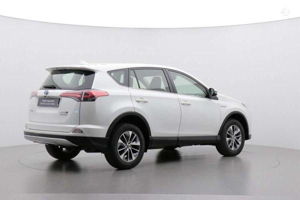 White Toyota RAV4 2016 in Vilnius, with an engine capacity of 2.49 L and mileage of 139 thousand km for 18900 €, photo 3 on AUTOMOTO.COM.LV